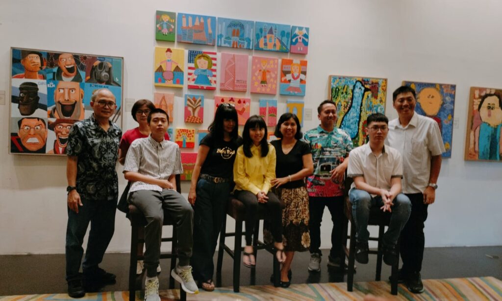 Pameran lukisan "Fantasi Dalam Garis Yang Bergerak" persembahan dari ...